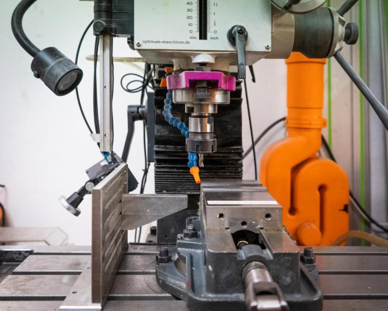 Fräs- und Bohrmaschine | Dynamo Zürich